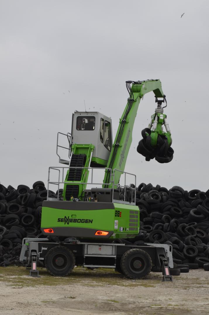 SENNEBOGEN-818-E-Series-with-grapple-for-tire-recycling | SENNEBOGEN LLC
